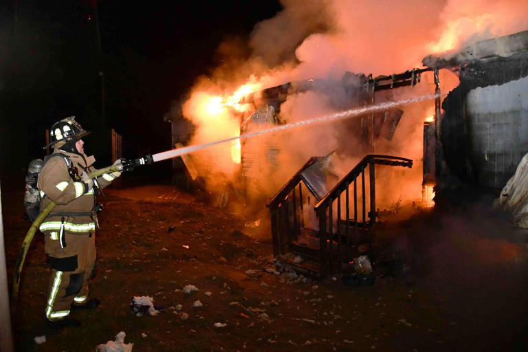 1 killed, 1 severely burned in early-morning Colleton County structure fire