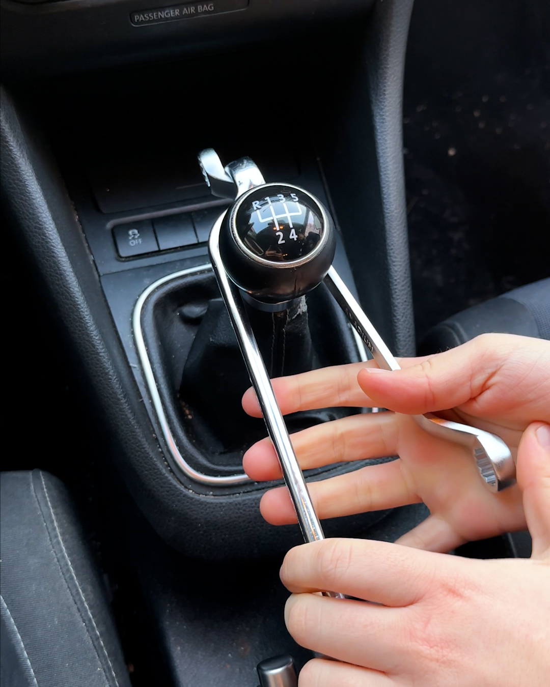 Emergency car gear shift security hack 🚗🔏