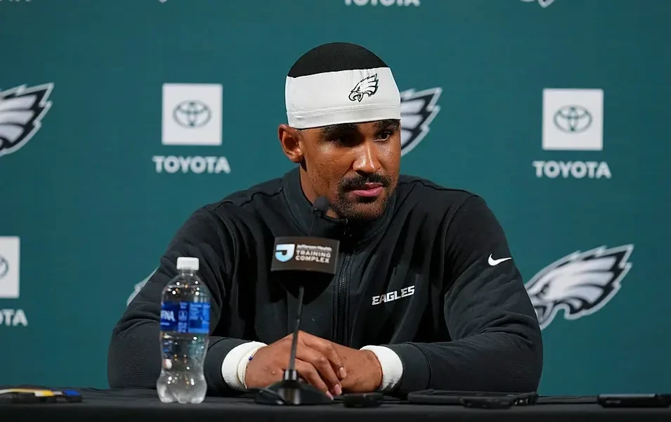 Hurts downplays tension with Brown amid looming trade rumors