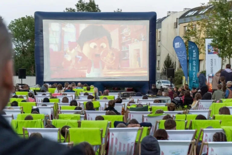 Popcorn, wielki ekran i filmowe hity. Kino na leżakach wraca do Szczecina