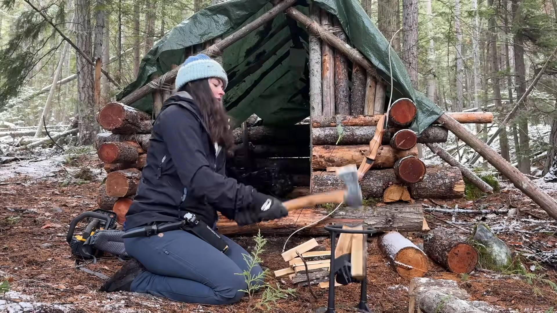 How this woman survives alone in the snow and builds this