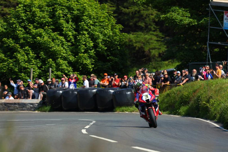 Rider, 33, dies after horror crash in Isle of Man TT Races qualifying ...