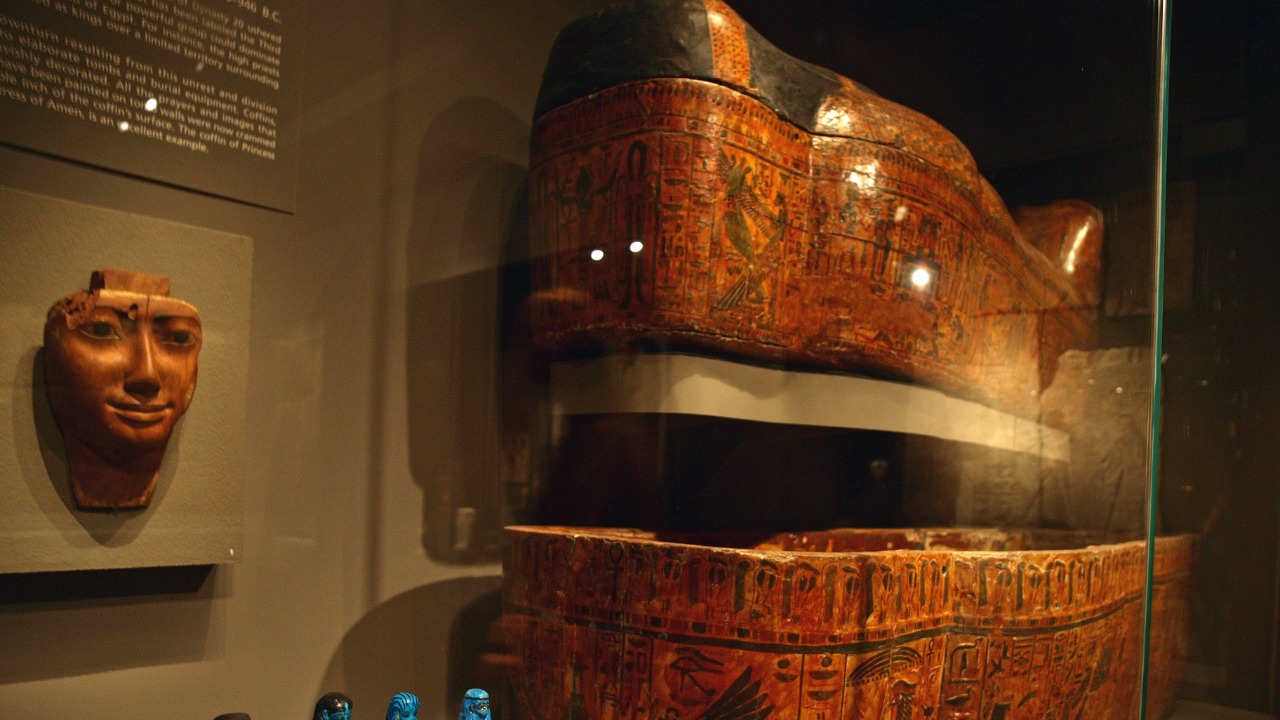 Archaeologists in Luxor just pulled 22 painted 'Chanters of Amun ...