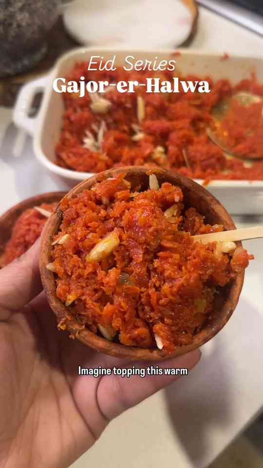 You can't go wrong with this dessert 🍮 Eid gajar ka halwa done right 😋🔥