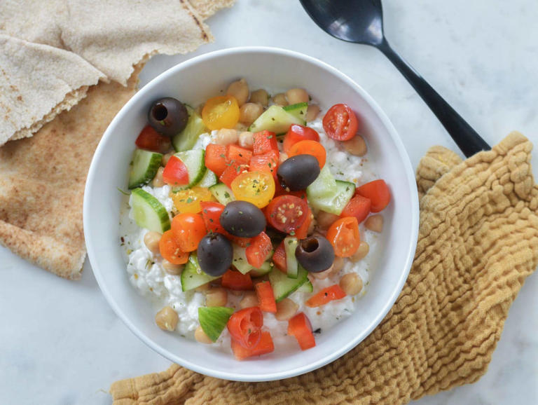 What to eat and how to move to build muscle in 1 month