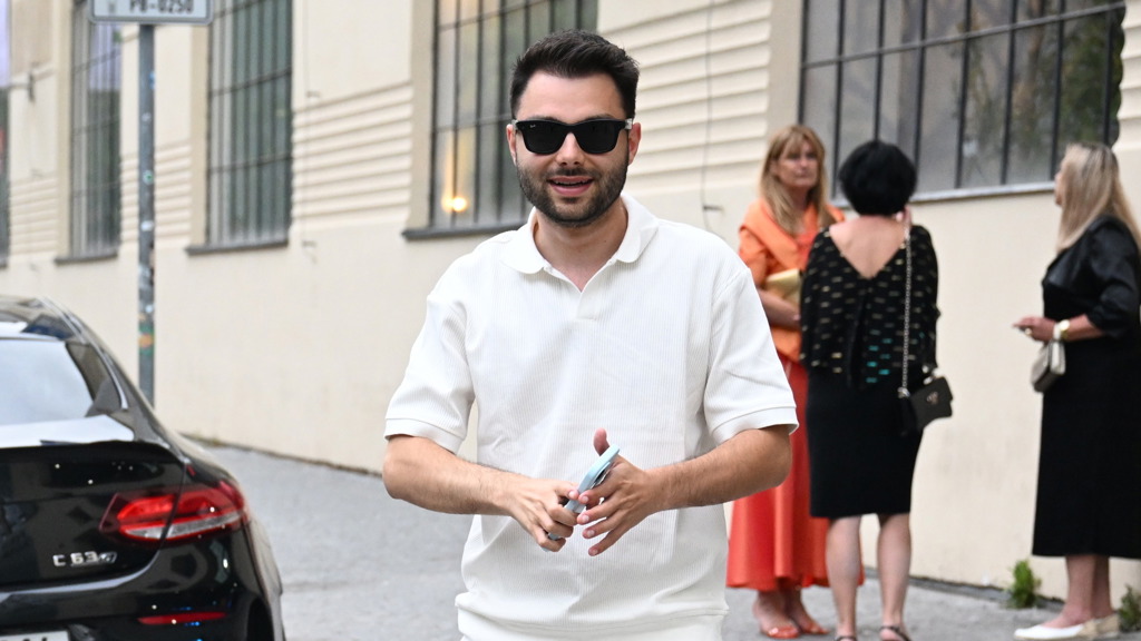 Adam Kajumi skončil v poutech. Influencera měla zadržet policie, mluví ...