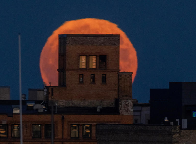 A blue moon is coming May 31. Here's what to know in Wisconsin