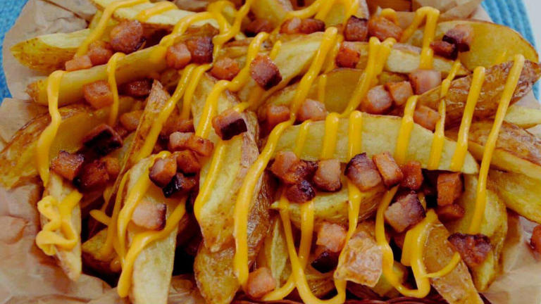 Batata canoa, cheddar e bacon: acompanhamentos favoritos dos fãs de burger