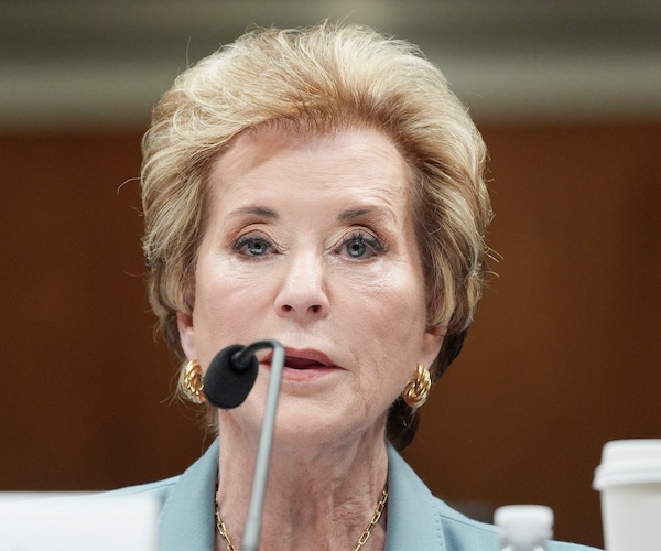 Linda McMahon to Newsmax: US schools should 'embrace AI'