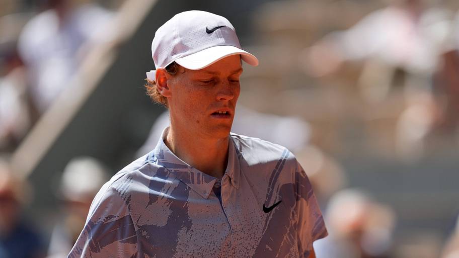 Jannik Sinner upset in Roland Garros round 2 under sweltering heat