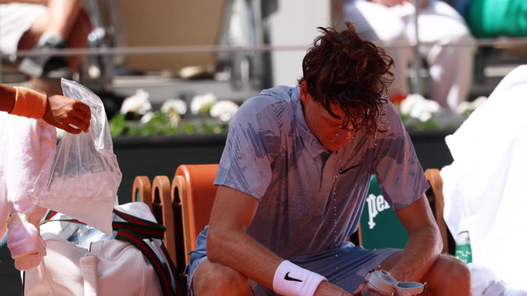 Bombazo en Roland Garros: Sinner, KO