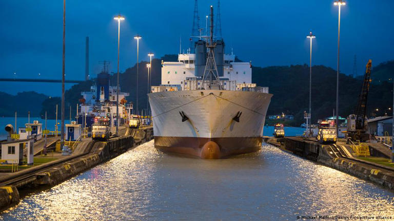 Hormuz, Suez, Panama: Why one can't charge shipping fees