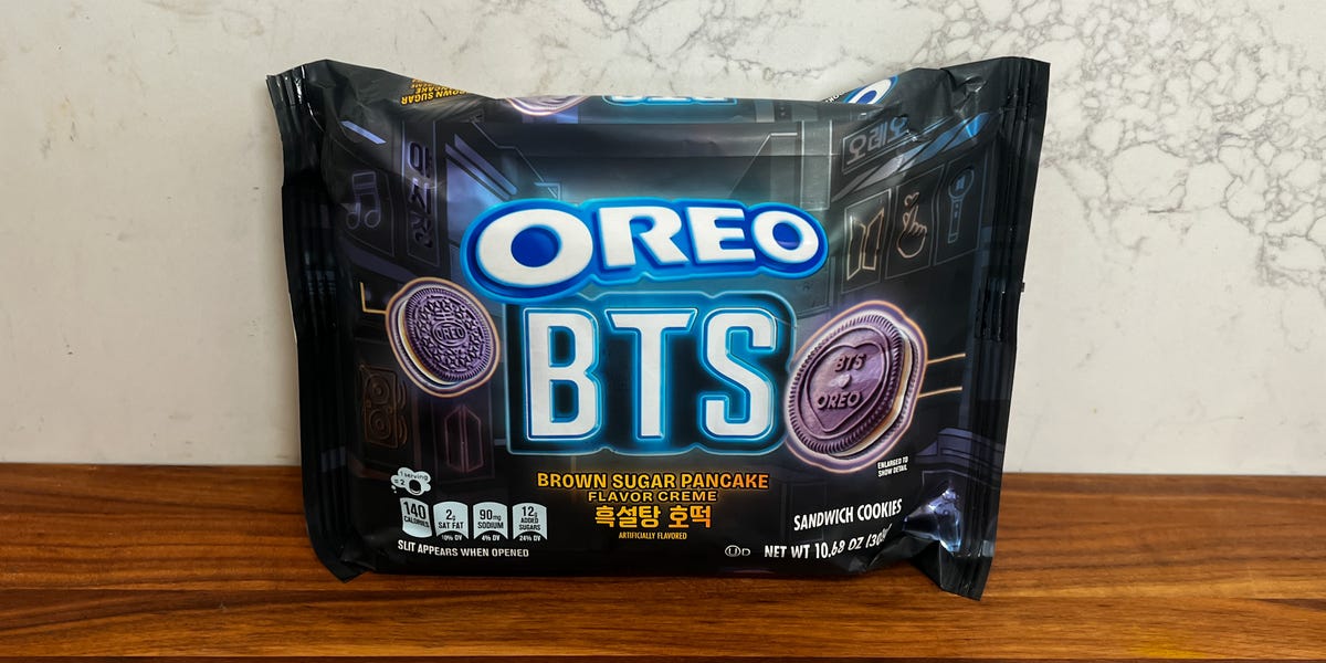 I tried Oreo's new BTS brown sugar pancake Oreo & need to talk about it