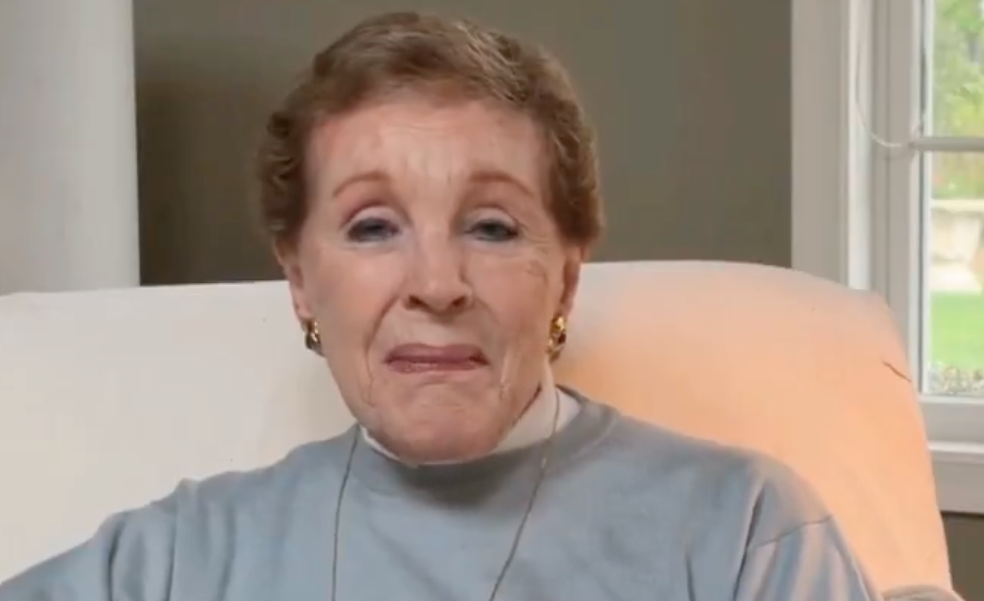 This legendary actress made a rare public appearance at 90 – fans say ...