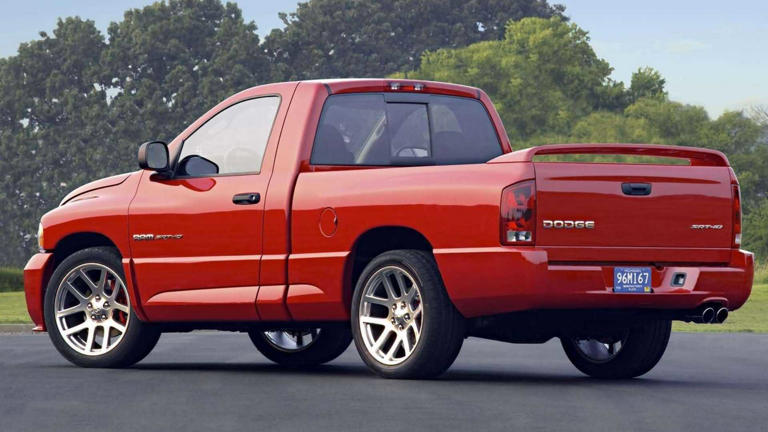 How the Ram Rumble Bee SRT compares to the OG V10-powered performance ...