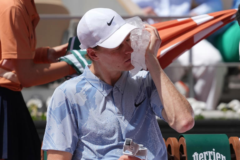 Sinner appears to be struggling with the heat in French Open second round