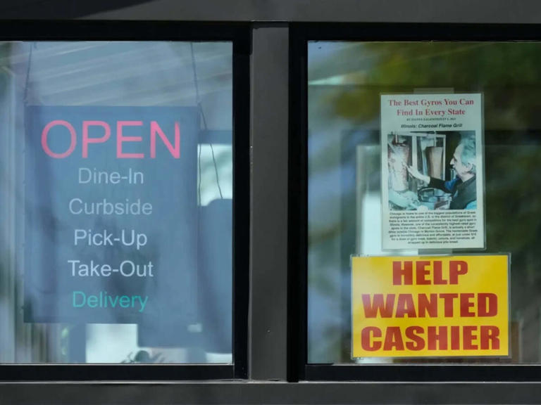 US jobless claims rise to 215,000 but remain low despite Iran war ...