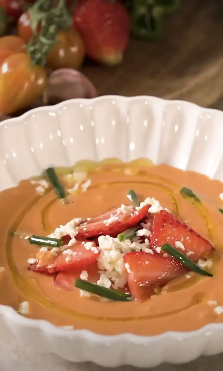 El gazpacho con fresas y queso feta de Dani García: “Una receta súper ...