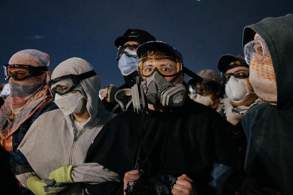 Photos show protestors and ICE agents clashing outside a New Jersey ...