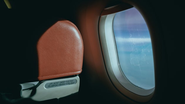 Travellers are learning why window blinds are kept open when planes ...
