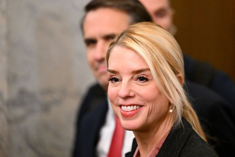 Symptoms of thyroid cancer after Pam Bondi is diagnosed with serious ...