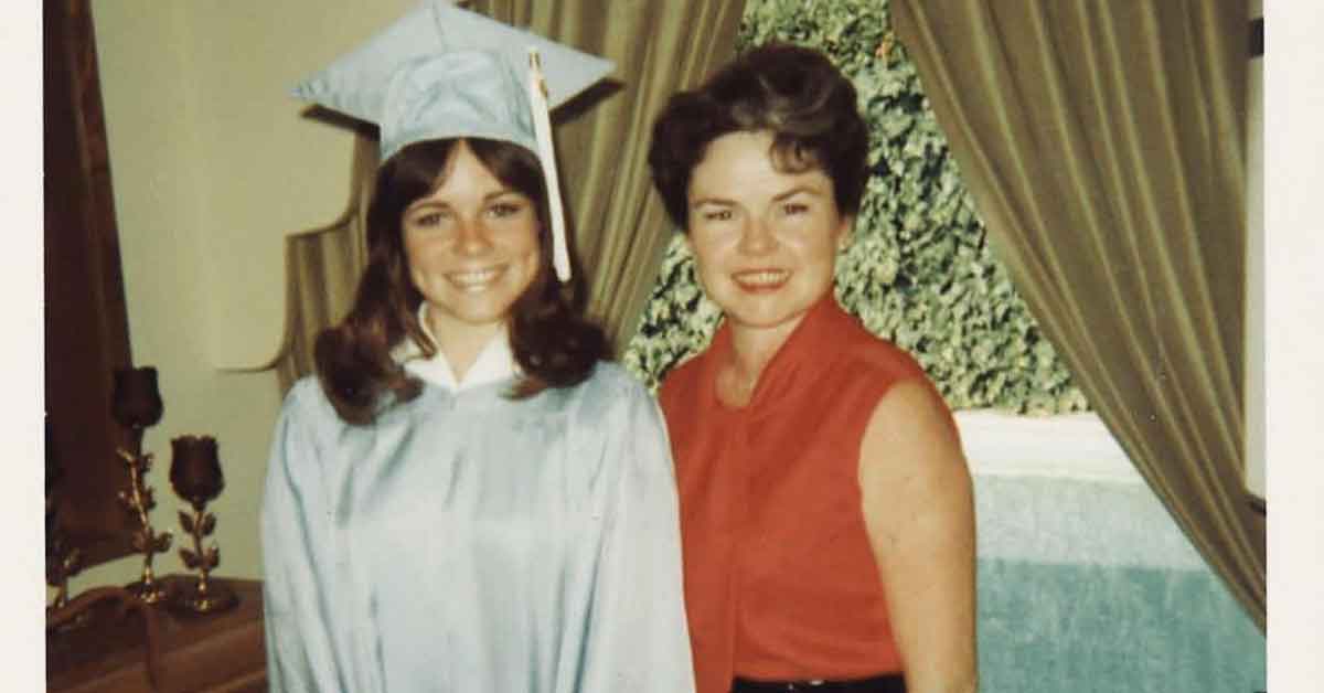 Congrats new graduates, here's what graduating looked like in the 1970s