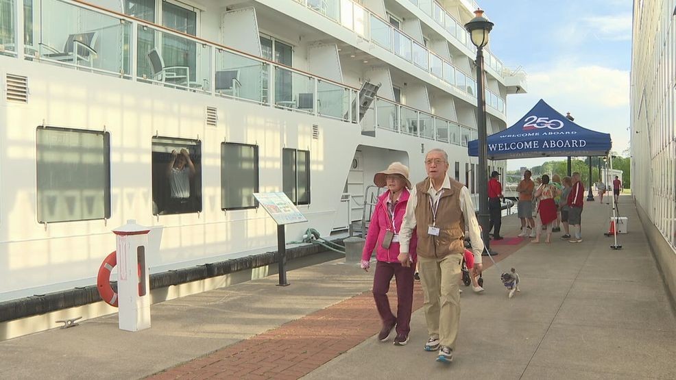Great Lakes cruise docks in Rochester