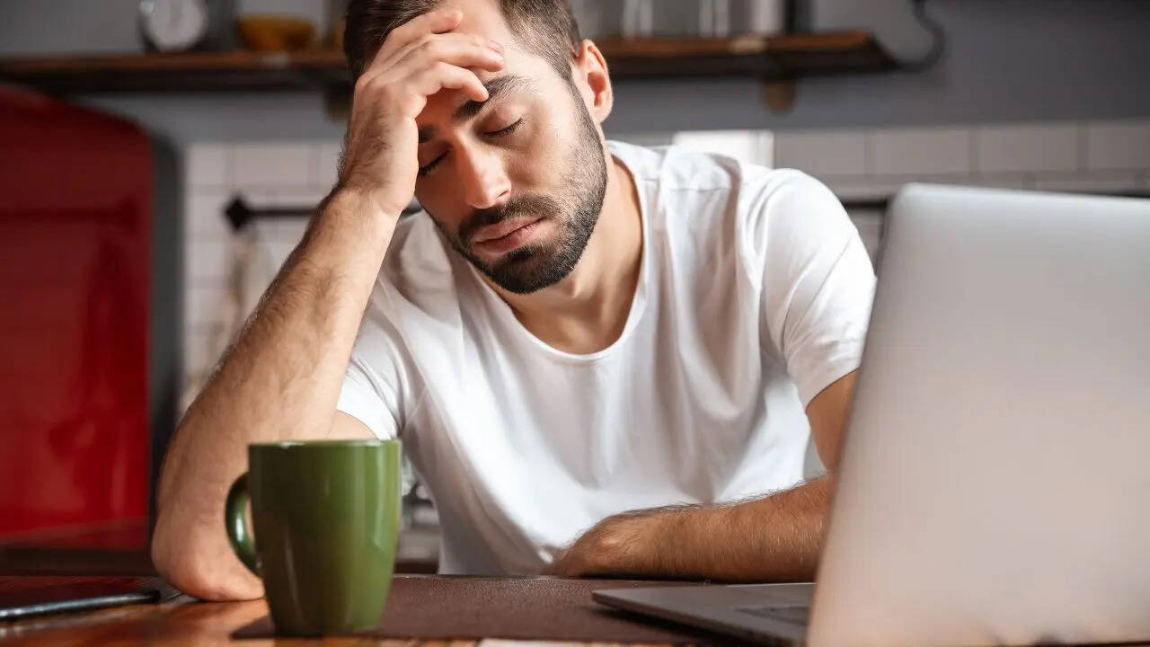 10 toxic habits you think are normal but they're holding you back