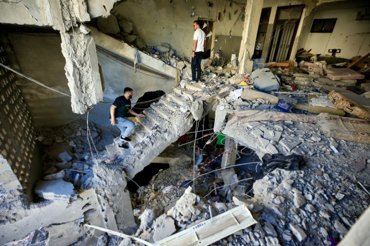 Israel bombardeia Beirute após atacar mais de 135 alvos no sul do Líbano