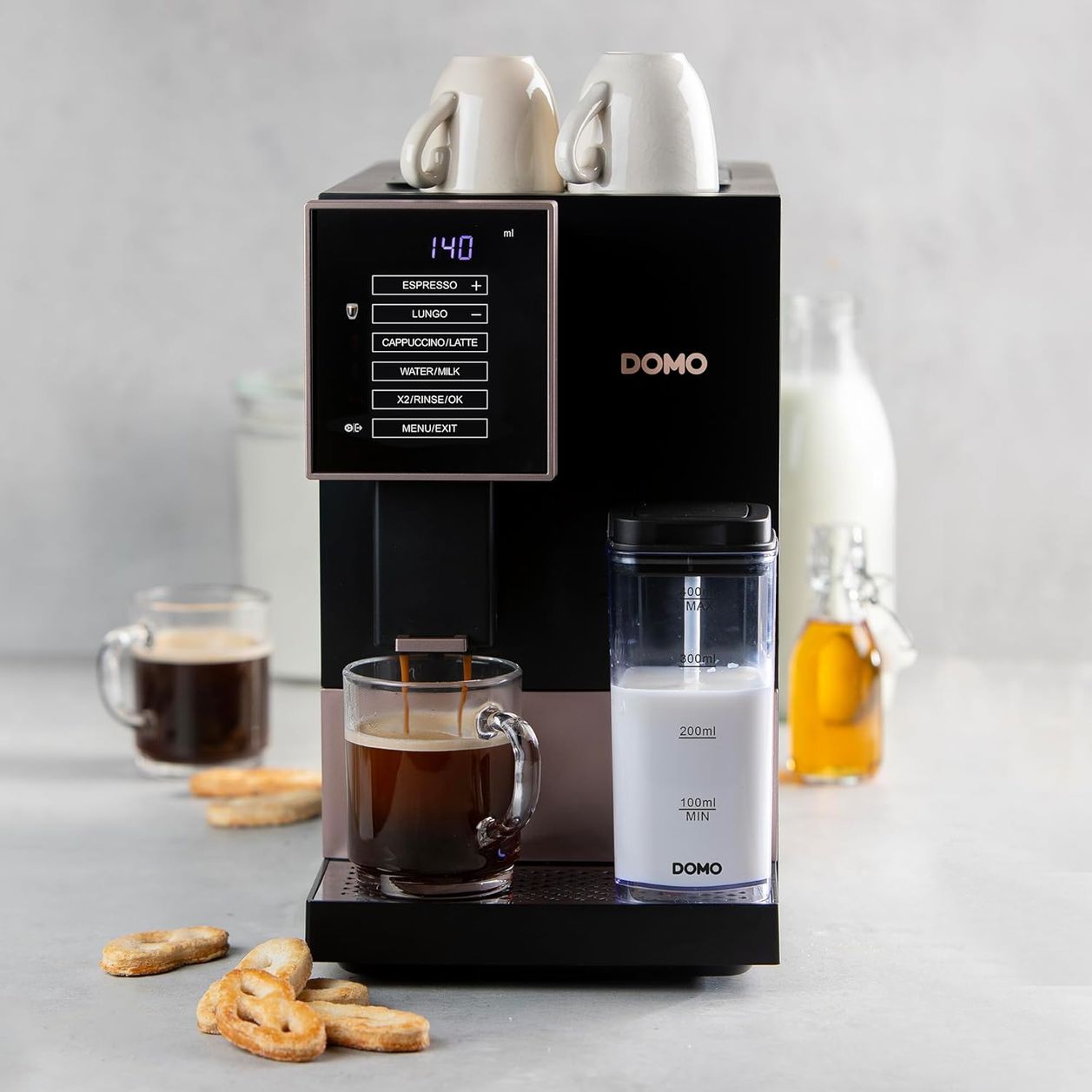 Moderne, polyvalente et entièrement automatique, cette machine à café ...