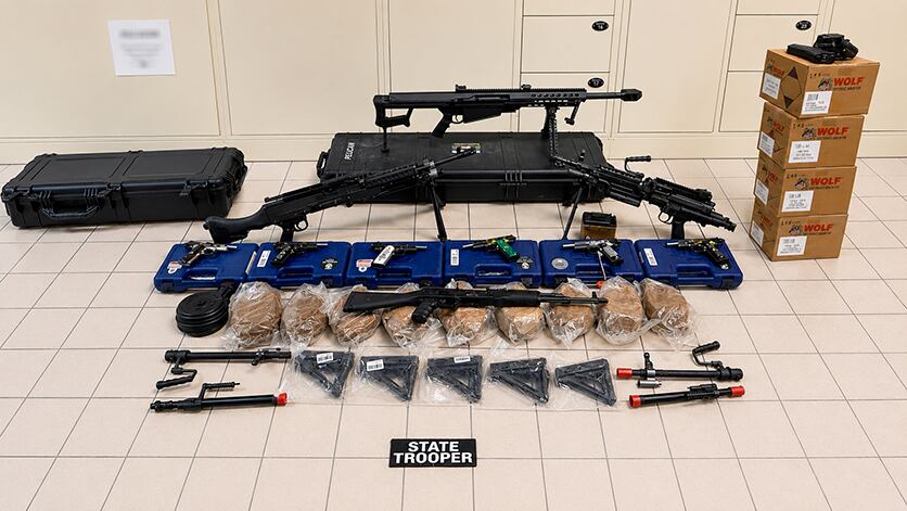 Driver caught with machine guns in Marana