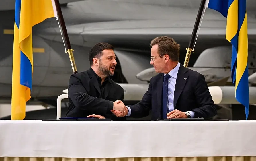 Ukraine secures Gripen jet deal in Sweden visit