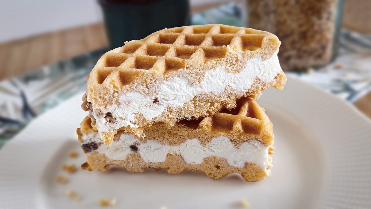 Avevo due pancake avanzati e ci ho fatto un gelato keto