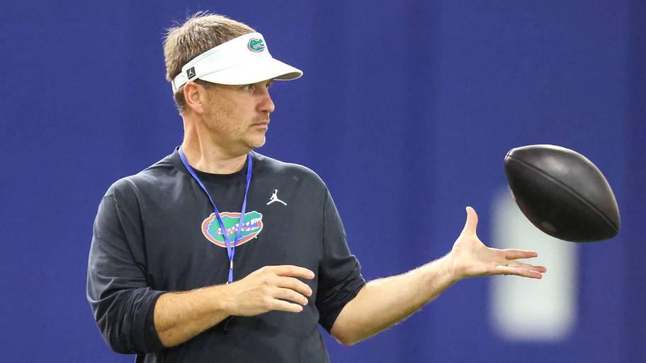 What is Florida football paying its assistant coaches in 2026?