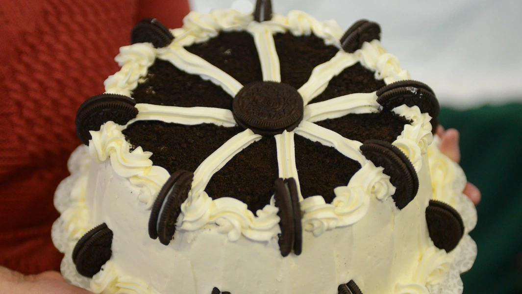 Tasting Table warns greasing pans ruins angel food cake
