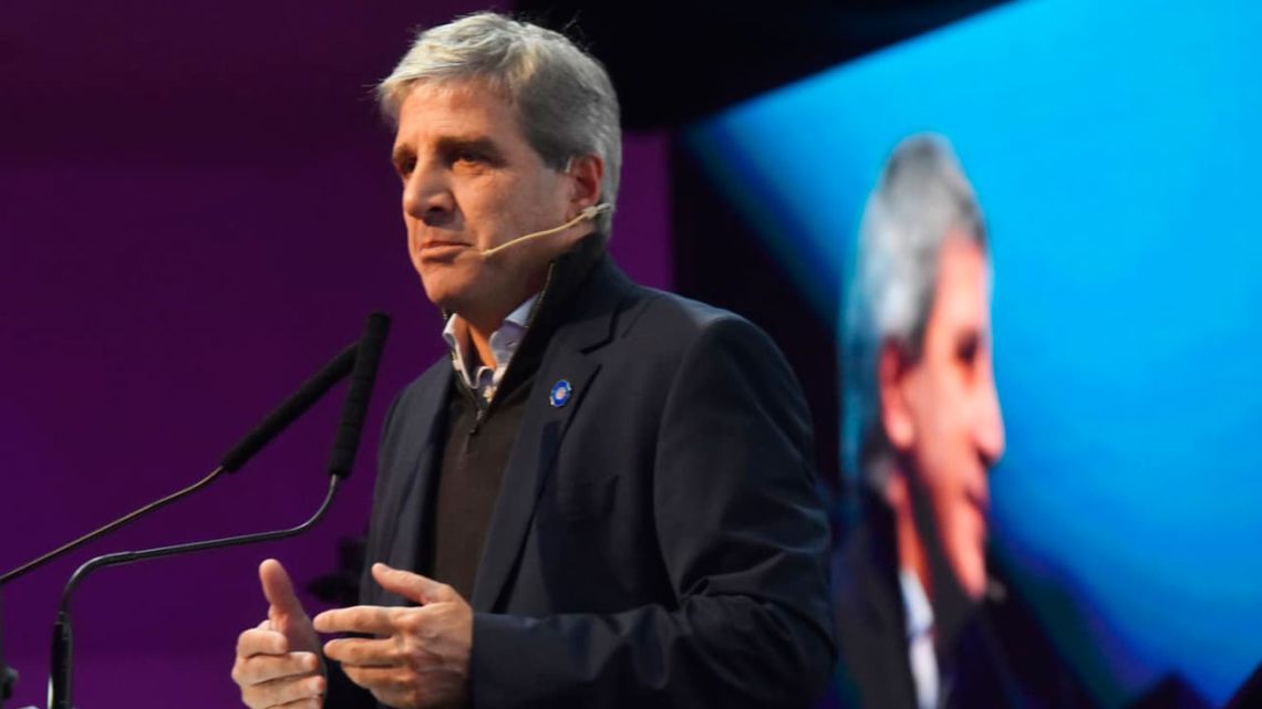 Luis Caputo optimista para el 2027: "La economía se va a llevar puesta ...