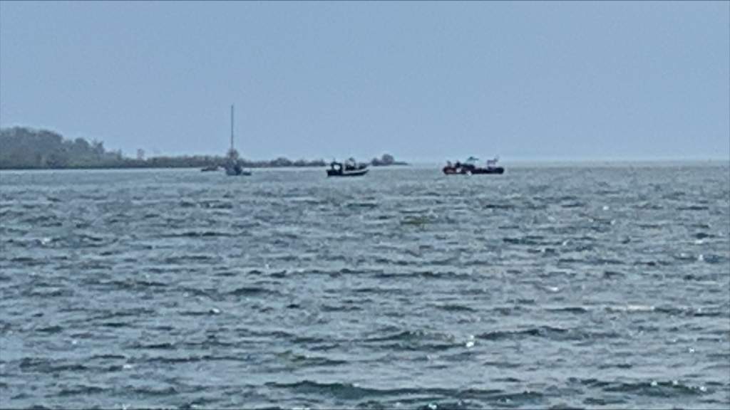 Underwater divers take over search for missing boater in Toronto