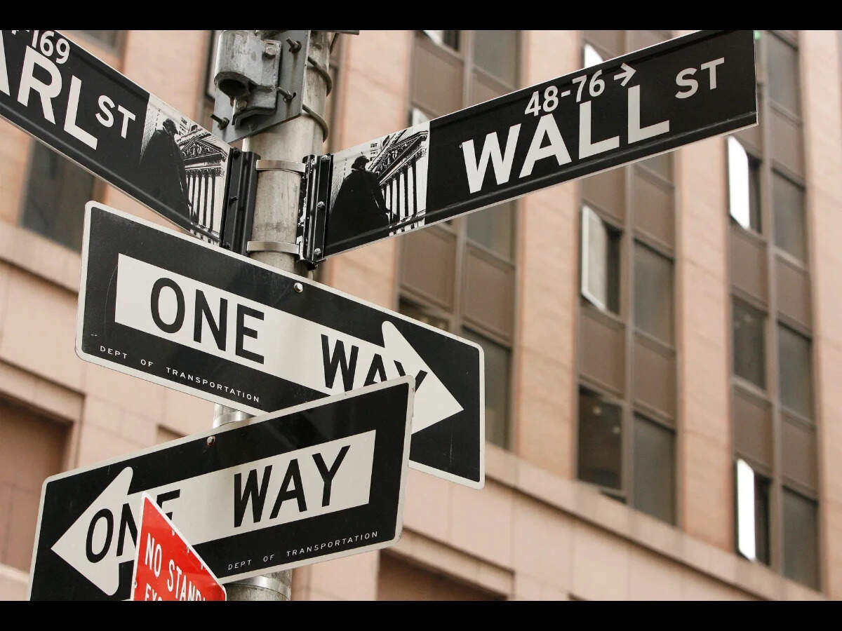 US stocks today: US stocks hold near records even as crude oil prices ...