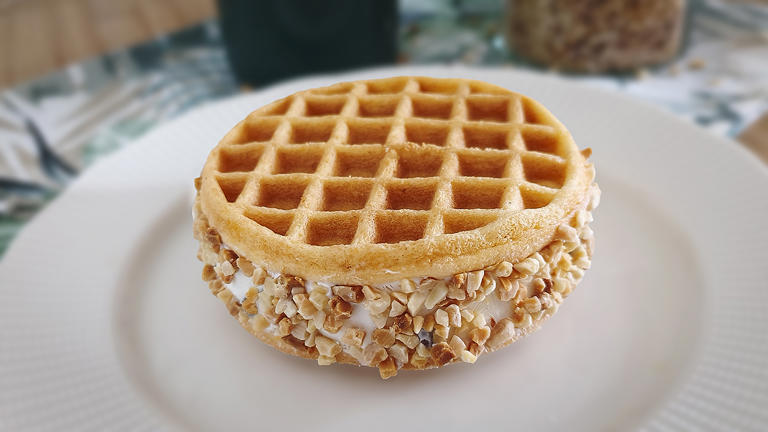 Avevo due pancake avanzati e ci ho fatto un gelato keto