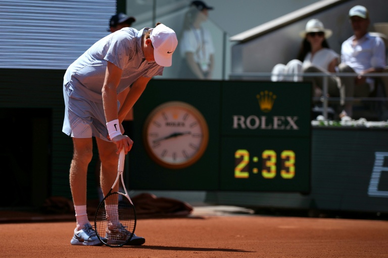 Sinner 'hits wall' as French Open bid collapses
