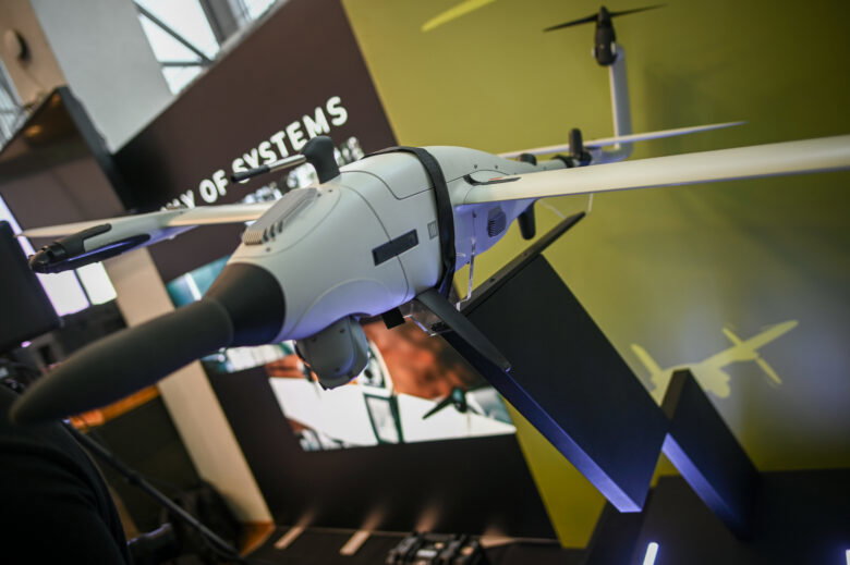 Les fabricants de drones Destinus et Quantum Systems envisagent une ...