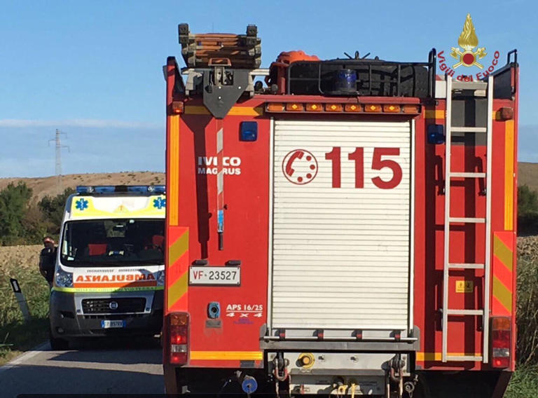 Trattore si ribalta, muore un imprenditore agricolo nel Pistoiese