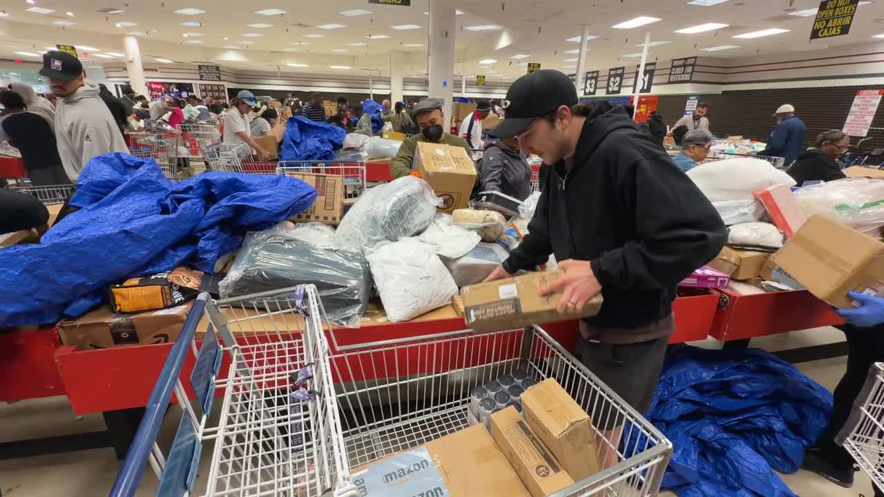 Inside the chaotic Amazon returns store where the prices don't match ...