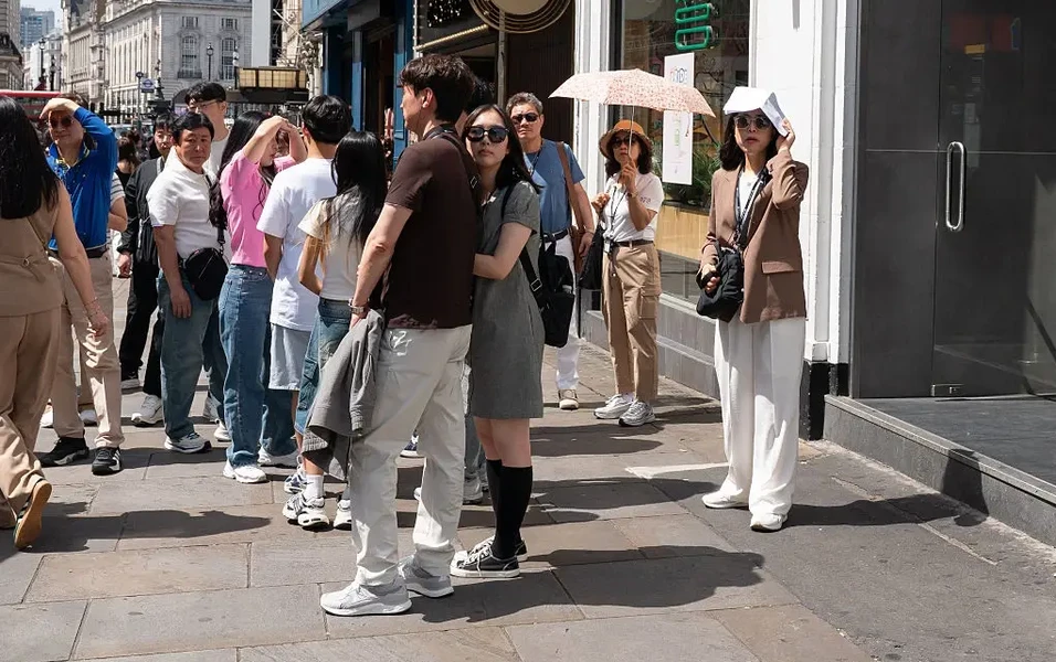 UK heatwave reshapes office fashion and workplace norms