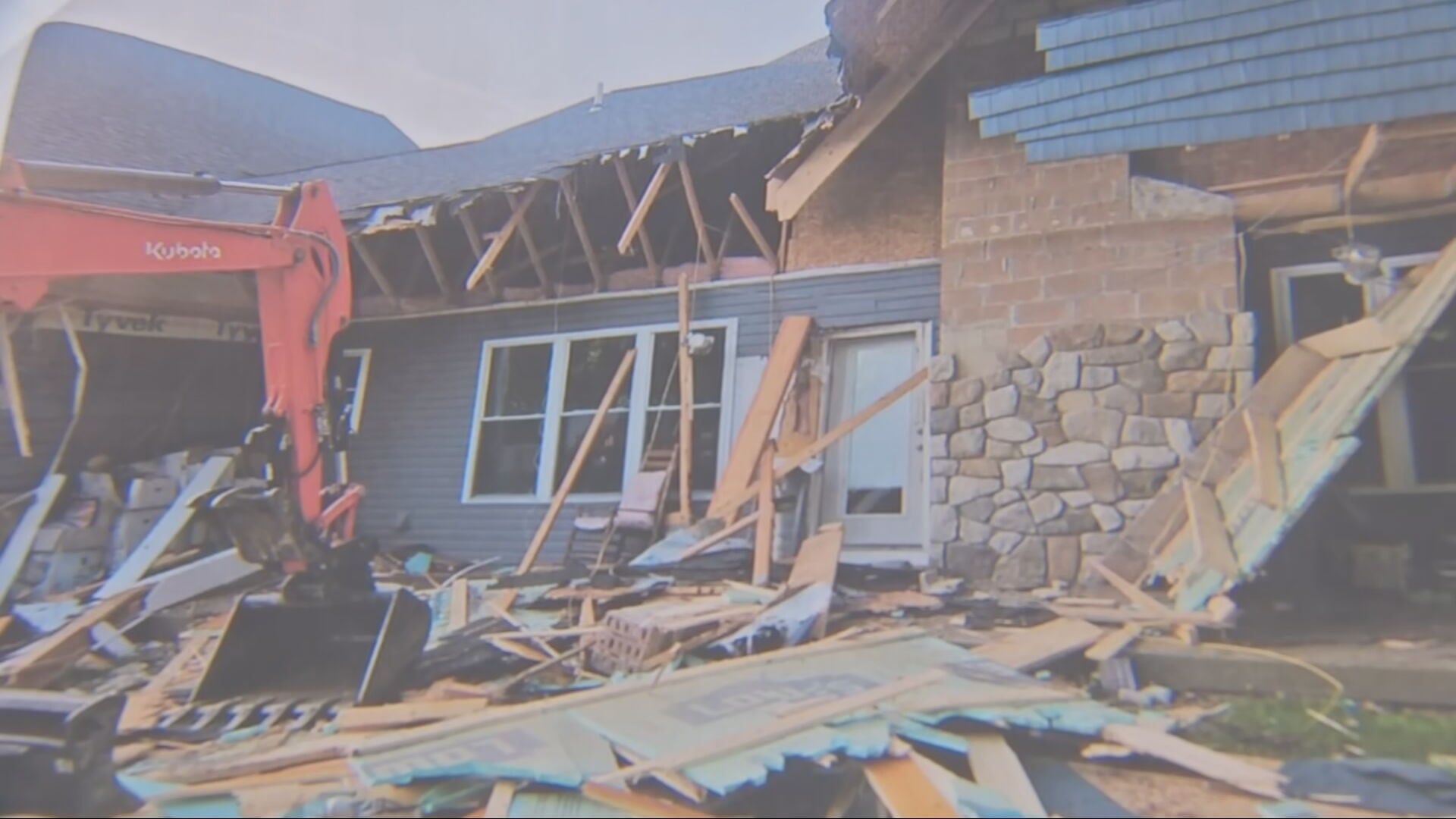 Home wrecker? Man used excavator to damage house with family inside ...