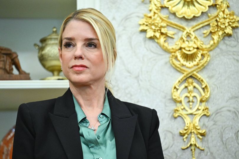 Symptoms of thyroid cancer after Pam Bondi is diagnosed with serious ...
