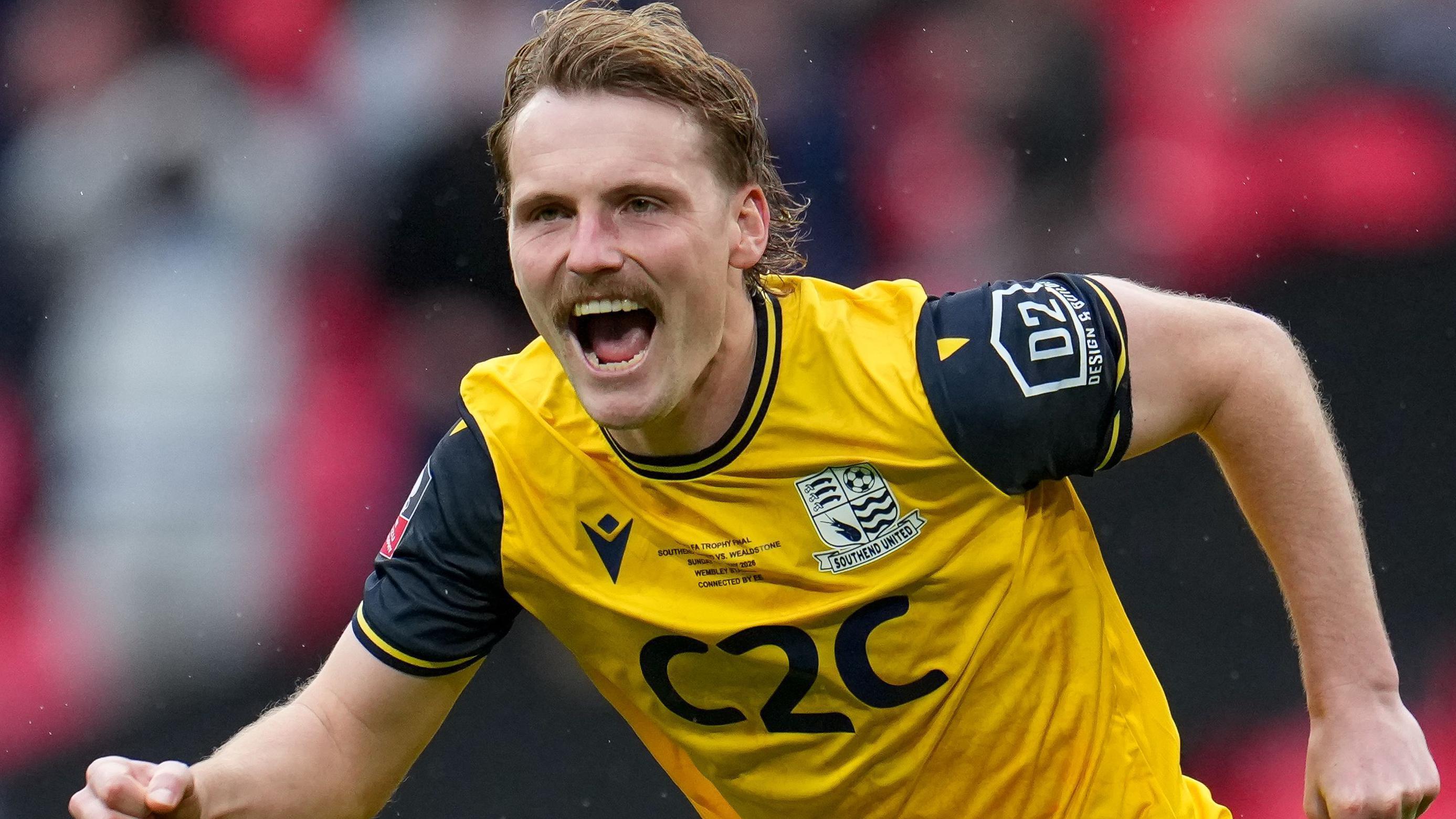 Oldham sign Southend wing-back Scott-Morriss
