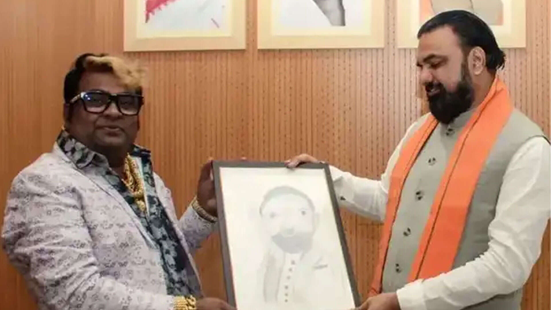 Patna builder gifts CM portrait, internet reacts with “Majnu Bhai would ...