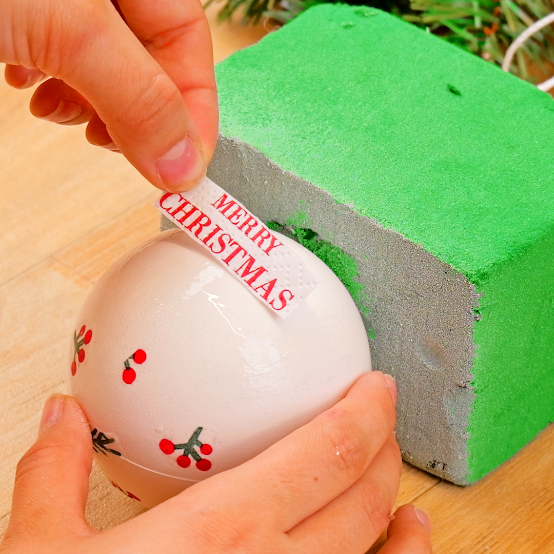 Make your tree sparkle with unique DIY ornaments🎄
