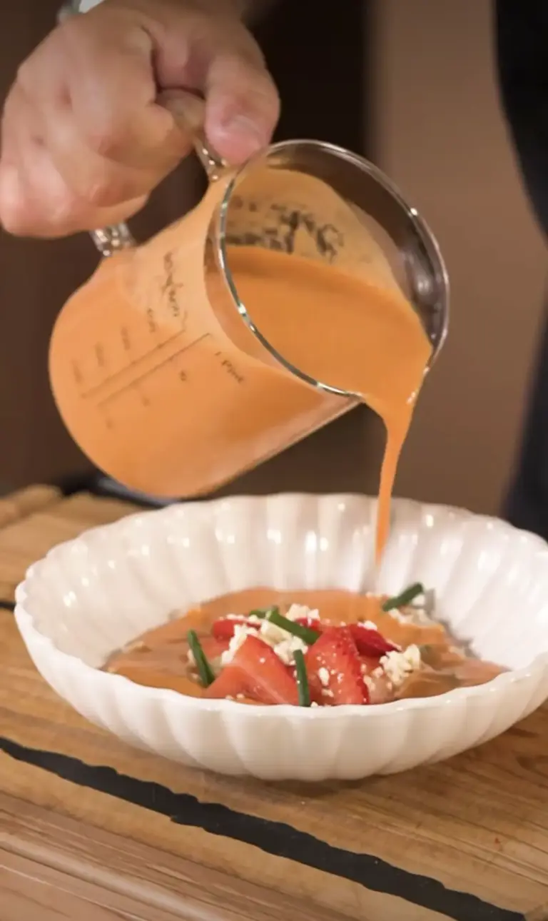 El gazpacho con fresas y queso feta de Dani García: “Una receta súper ...